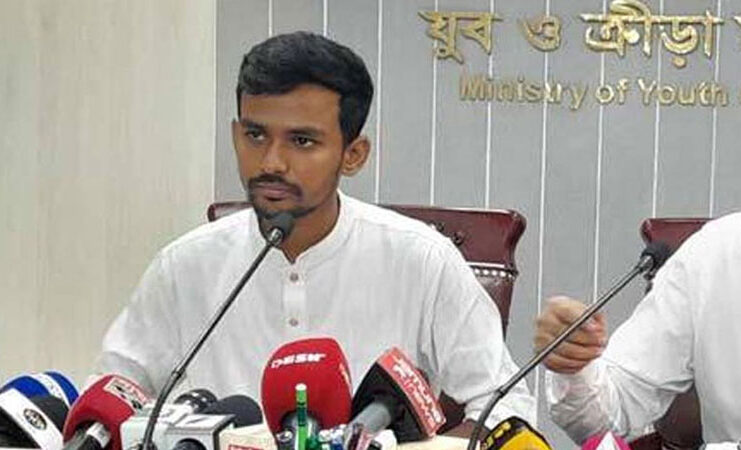 চার ঘণ্টা করে ট্রাফিকের দায়িত্বে থাকবে শিক্ষার্থীরা: উপদেষ্টা আসিফ ...